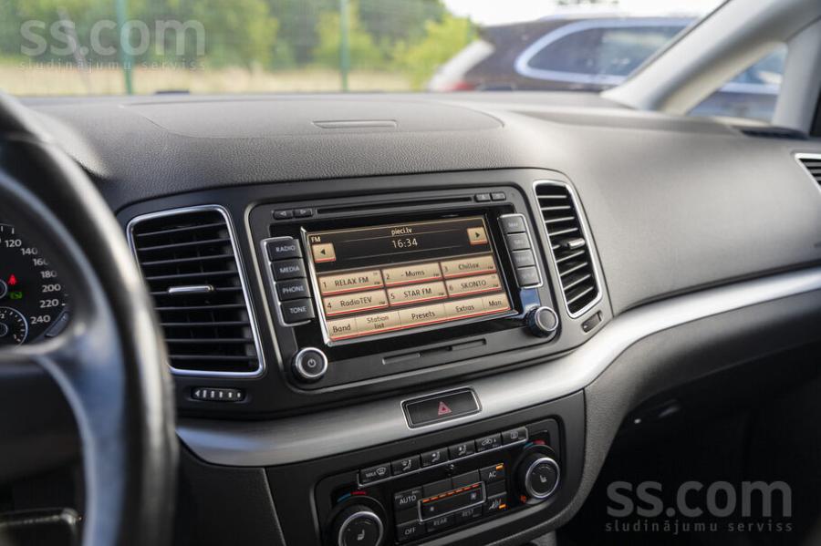 Grey Volkswagen Sharan 2010 in Riga, with an engine capacity of 2.00 L and mileage of 343 thousand km for 5890 €, photo 16 on AUTOMOTO.COM.LV