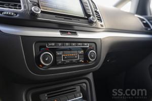 Grey Volkswagen Sharan 2010 in Riga, with an engine capacity of 2.00 L and mileage of 343 thousand km for 5890 €, photo 17 on AUTOMOTO.COM.LV