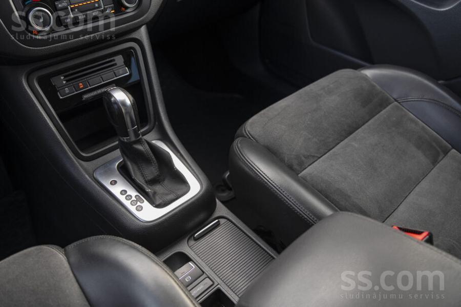 Grey Volkswagen Sharan 2010 in Riga, with an engine capacity of 2.00 L and mileage of 343 thousand km for 5890 €, photo 19 on AUTOMOTO.COM.LV