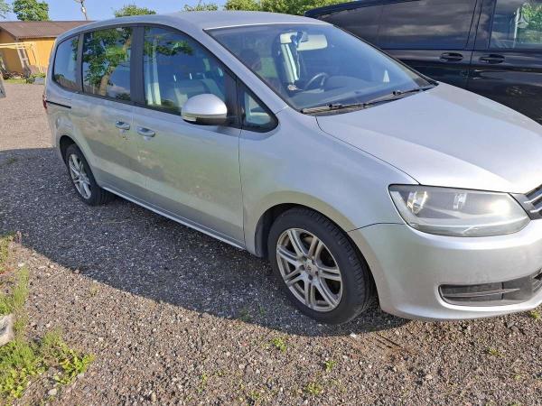 Pelēks Volkswagen Sharan 2010 Klaipėda, ar dzinēja tilpumu 1.97 L un nobraukumu 305 tūkst. km par 4870 €, foto 4 vietnē AUTOMOTO.COM.LV