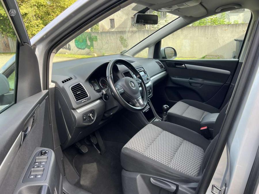 Pelēks Volkswagen Sharan 2010 Kėdainiai, ar dzinēja tilpumu 1.39 L un nobraukumu 207 tūkst. km par 5850 €, foto 19 vietnē AUTOMOTO.COM.LV