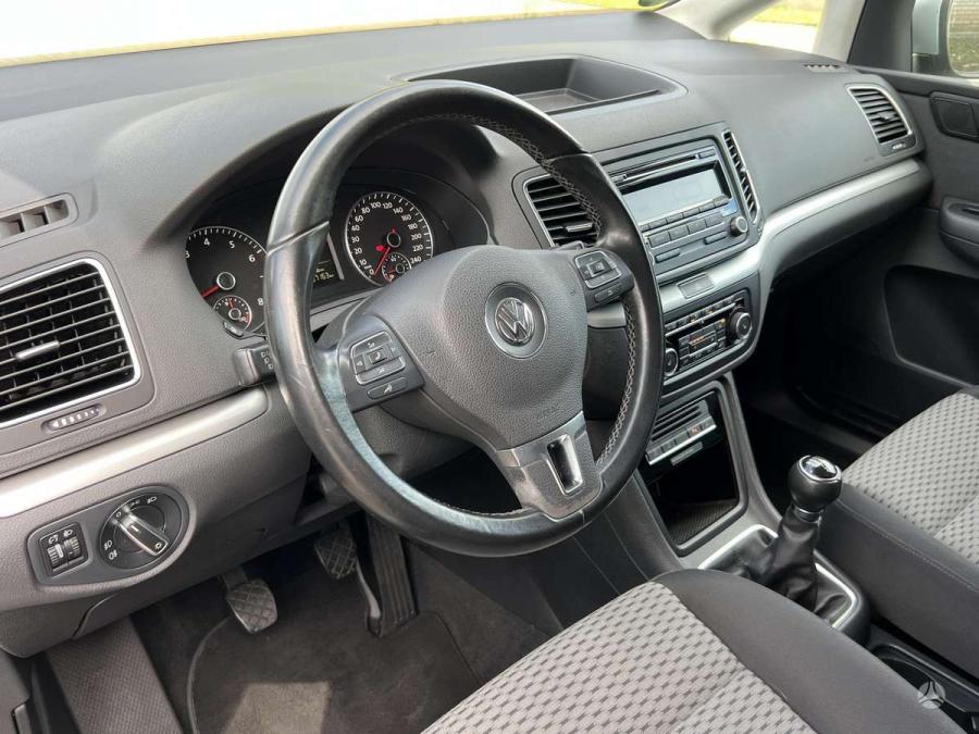 Pelēks Volkswagen Sharan 2010 Kėdainiai, ar dzinēja tilpumu 1.39 L un nobraukumu 207 tūkst. km par 5850 €, foto 20 vietnē AUTOMOTO.COM.LV