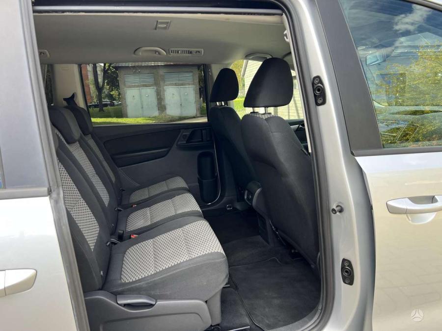 Pelēks Volkswagen Sharan 2010 Kėdainiai, ar dzinēja tilpumu 1.39 L un nobraukumu 207 tūkst. km par 5850 €, foto 23 vietnē AUTOMOTO.COM.LV