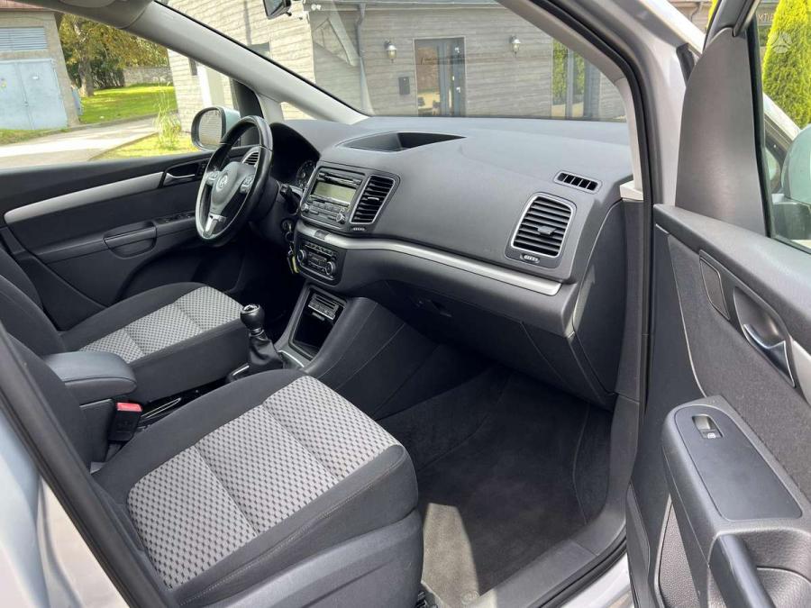 Pelēks Volkswagen Sharan 2010 Kėdainiai, ar dzinēja tilpumu 1.39 L un nobraukumu 207 tūkst. km par 5850 €, foto 26 vietnē AUTOMOTO.COM.LV