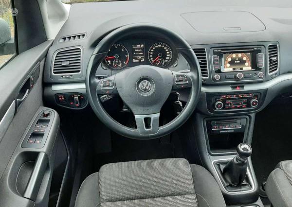 Pelēks Volkswagen Sharan 2011 Marijampole, ar dzinēja tilpumu 1.97 L un nobraukumu 264 tūkst. km par 5850 €, foto 4 vietnē AUTOMOTO.COM.LV