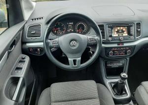 Grey Volkswagen Sharan 2011 in Marijampole, with an engine capacity of 1.97 L and mileage of 264 thousand km for 5850 €, photo 4 on AUTOMOTO.COM.LV