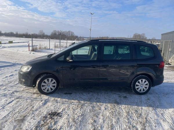 Pelēks Volkswagen Sharan 2011 Marijampole, ar dzinēja tilpumu 1.97 L un nobraukumu 268 tūkst. km par 6650 €, foto 2 vietnē AUTOMOTO.COM.LV