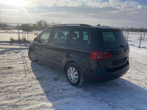 Pelēks Volkswagen Sharan 2011 Marijampole, ar dzinēja tilpumu 1.97 L un nobraukumu 268 tūkst. km par 6650 €, foto 3 vietnē AUTOMOTO.COM.LV