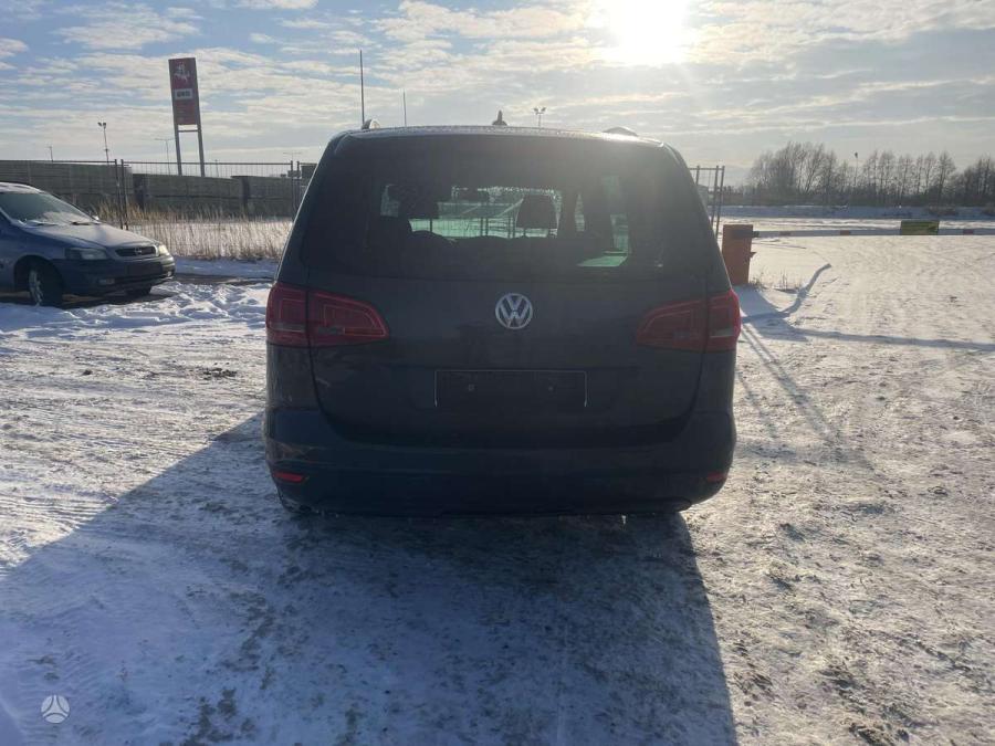Grey Volkswagen Sharan 2011 in Marijampole, with an engine capacity of 1.97 L and mileage of 268 thousand km for 6650 €, photo 6 on AUTOMOTO.COM.LV