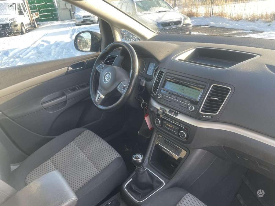 Grey Volkswagen Sharan 2011 in Marijampole, with an engine capacity of 1.97 L and mileage of 268 thousand km for 6650 €, photo 12 on AUTOMOTO.COM.LV
