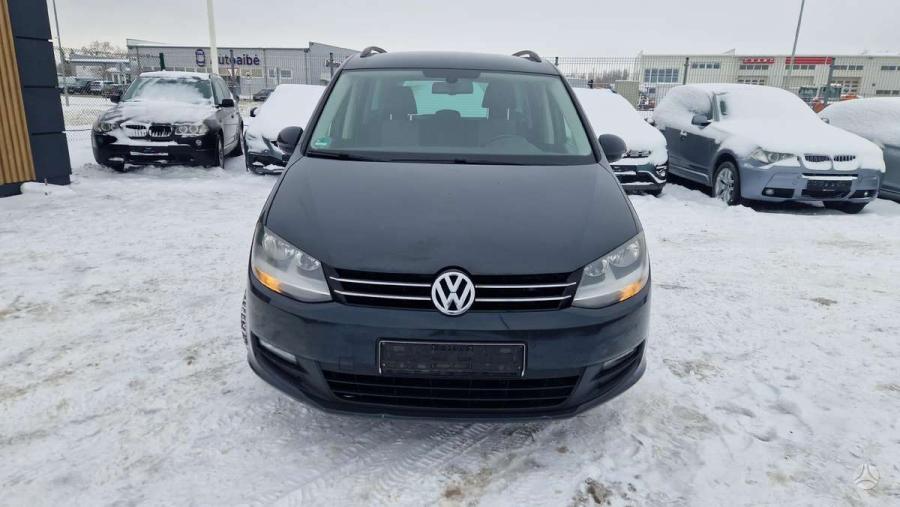 Pelēks Volkswagen Sharan 2011 Marijampole, ar dzinēja tilpumu 1.97 L un nobraukumu 268 tūkst. km par 6850 €, foto 3 vietnē AUTOMOTO.COM.LV