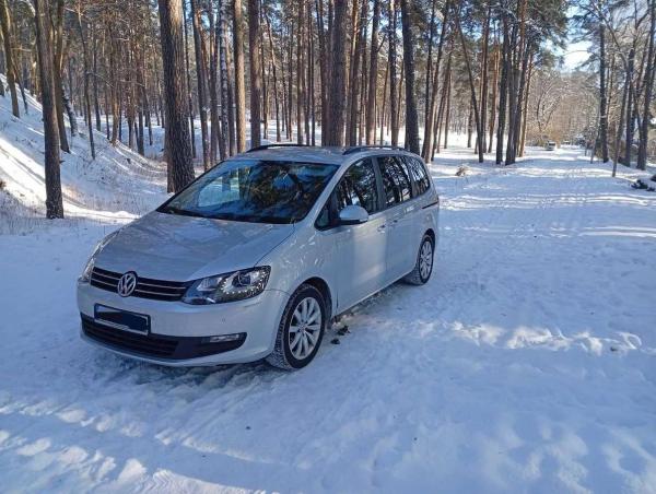 Grey Volkswagen Sharan 2011 in Kaunas, with an engine capacity of 1.97 L and mileage of 490 thousand km for 4460 €, photo 1 on AUTOMOTO.COM.LV