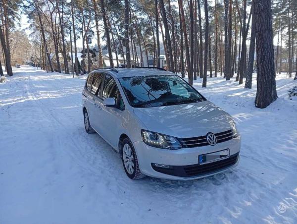Grey Volkswagen Sharan 2011 in Kaunas, with an engine capacity of 1.97 L and mileage of 490 thousand km for 4460 €, photo 3 on AUTOMOTO.COM.LV