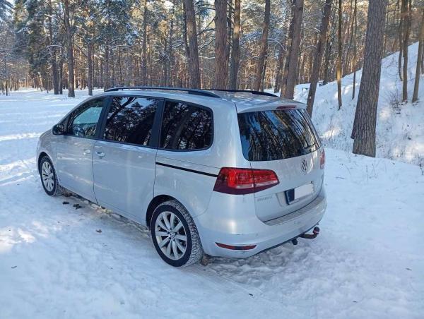 Grey Volkswagen Sharan 2011 in Kaunas, with an engine capacity of 1.97 L and mileage of 490 thousand km for 4460 €, photo 4 on AUTOMOTO.COM.LV