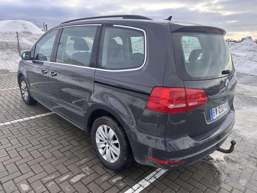 Pelēks Volkswagen Sharan 2011 Tauragė, ar dzinēja tilpumu 1.97 L un nobraukumu 234 tūkst. km par 6700 €, foto 4 vietnē AUTOMOTO.COM.LV