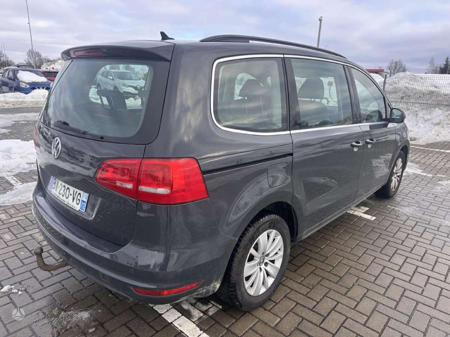 Pelēks Volkswagen Sharan 2011 Tauragė, ar dzinēja tilpumu 1.97 L un nobraukumu 234 tūkst. km par 6700 €, foto 6 vietnē AUTOMOTO.COM.LV
