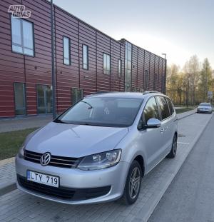 Pelēks Volkswagen Sharan 2011 Vilkaviškis, ar dzinēja tilpumu 2.00 L un nobraukumu 303 tūkst. km par 4750 €, foto  vietnē AUTOMOTO.COM.LV