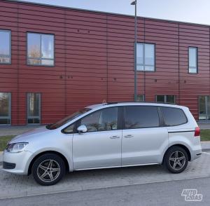 Grey Volkswagen Sharan 2011 in Vilkaviskis, with an engine capacity of 2.00 L and mileage of 303 thousand km for 4750 €, photo 3 on AUTOMOTO.COM.LV