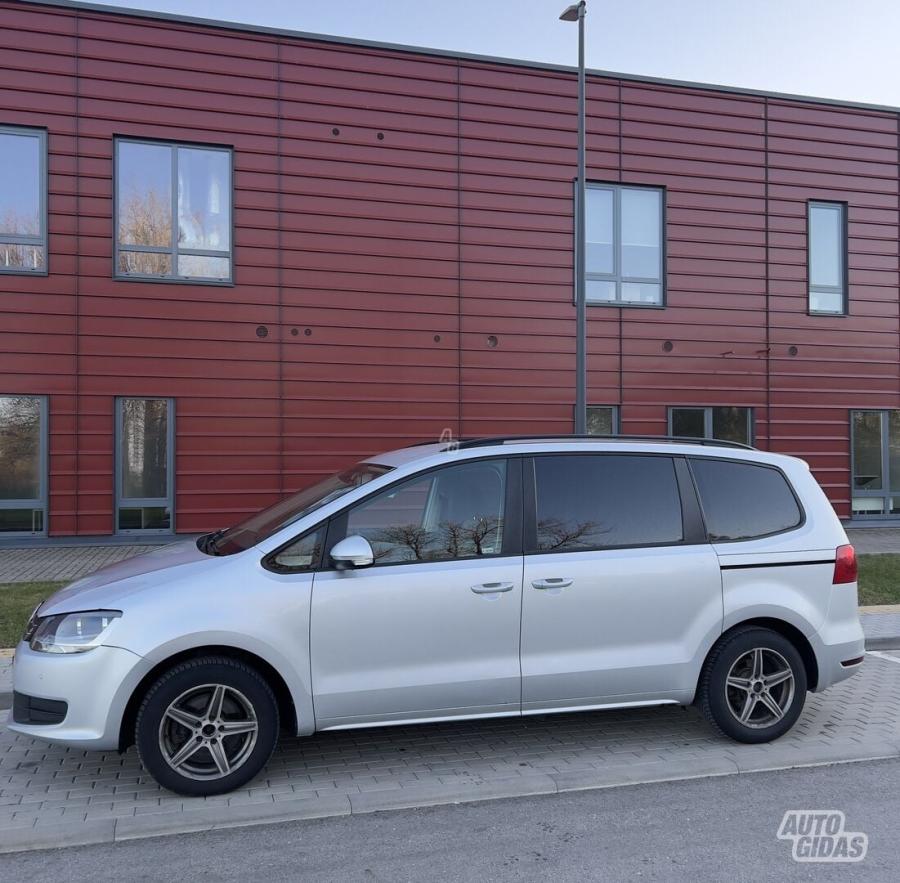 Grey Volkswagen Sharan 2011 in Vilkaviskis, with an engine capacity of 2.00 L and mileage of 303 thousand km for 4750 €, photo 3 on AUTOMOTO.COM.LV