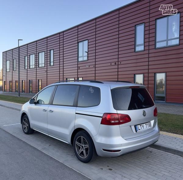 Grey Volkswagen Sharan 2011 in Vilkaviskis, with an engine capacity of 2.00 L and mileage of 303 thousand km for 4750 €, photo 3 on AUTOMOTO.COM.LV