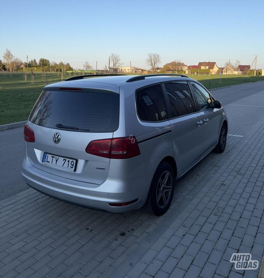 Grey Volkswagen Sharan 2011 in Vilkaviskis, with an engine capacity of 2.00 L and mileage of 303 thousand km for 4750 €, photo 6 on AUTOMOTO.COM.LV