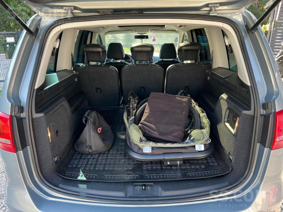Grey Volkswagen Sharan 2011 in Riga, with an engine capacity of 1.40 L and mileage of 213 thousand km for 7000 €, photo 24 on AUTOMOTO.COM.LV