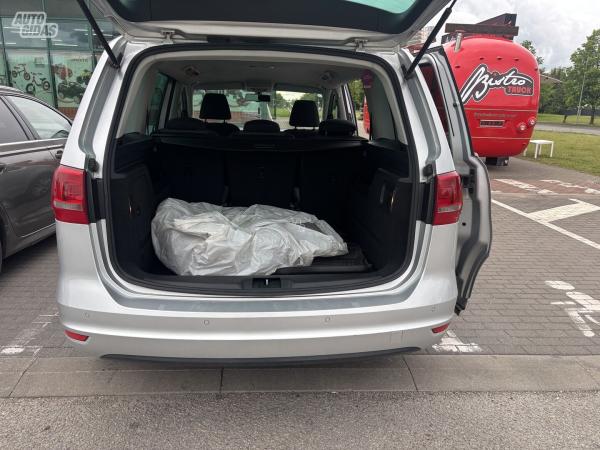 Pelēks Volkswagen Sharan 2011 Panevēža, ar dzinēja tilpumu 2.00 L un nobraukumu 273 tūkst. km par 6600 €, foto 7 vietnē AUTOMOTO.COM.LV