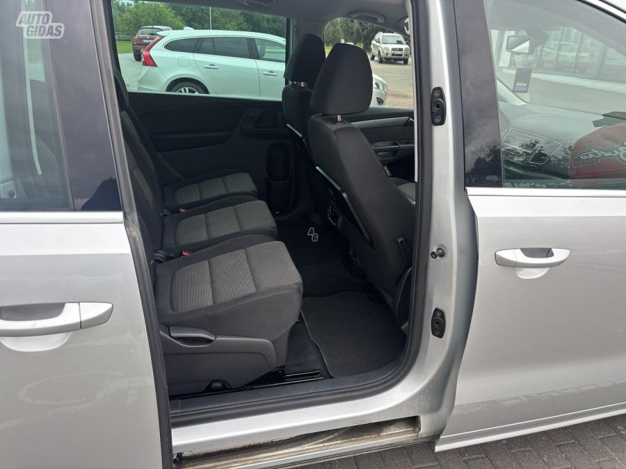 Pelēks Volkswagen Sharan 2011 Panevēža, ar dzinēja tilpumu 2.00 L un nobraukumu 273 tūkst. km par 6600 €, foto 11 vietnē AUTOMOTO.COM.LV