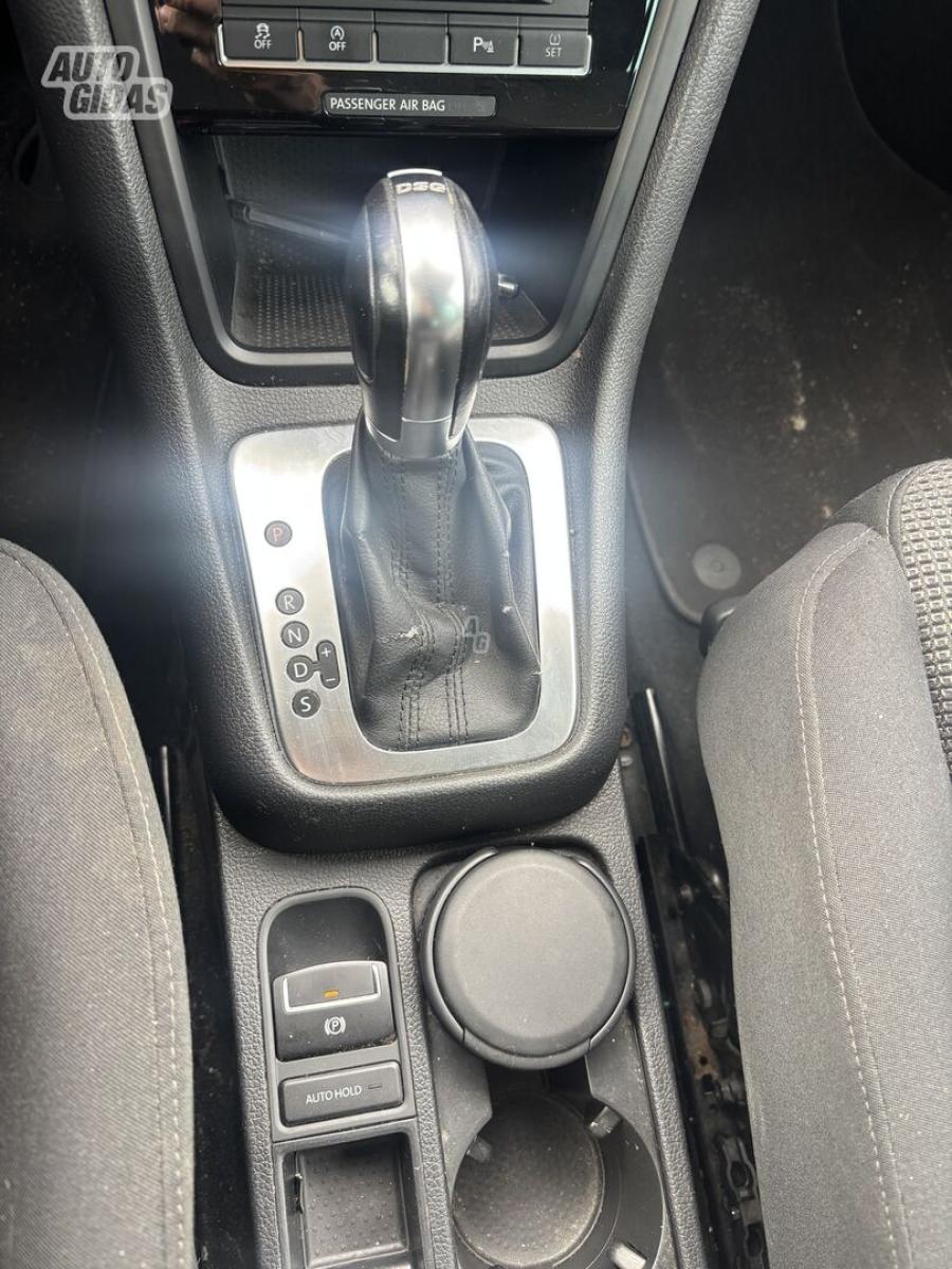 Pelēks Volkswagen Sharan 2011 Panevēža, ar dzinēja tilpumu 2.00 L un nobraukumu 273 tūkst. km par 6600 €, foto 15 vietnē AUTOMOTO.COM.LV