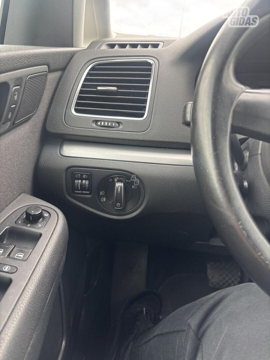 Pelēks Volkswagen Sharan 2011 Panevēža, ar dzinēja tilpumu 2.00 L un nobraukumu 273 tūkst. km par 6600 €, foto 16 vietnē AUTOMOTO.COM.LV