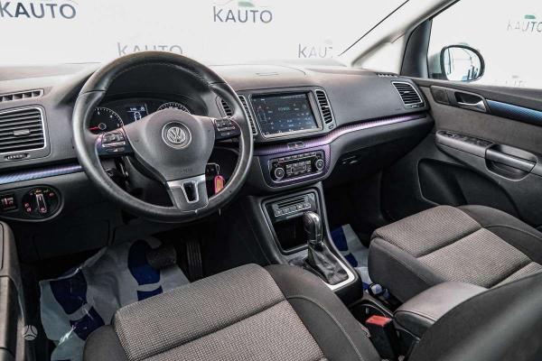 Grey Volkswagen Sharan 2011 in Kaunas, with an engine capacity of 2.00 L and mileage of 333 thousand km for 7490 €, photo 7 on AUTOMOTO.COM.LV
