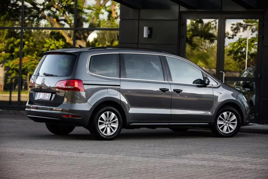 Pelēks Volkswagen Sharan 2011 Jelgava, ar dzinēja tilpumu 2.00 L un nobraukumu 288 tūkst. km par 7990 €, foto 3 vietnē AUTOMOTO.COM.LV