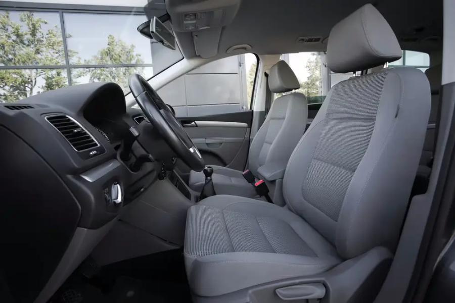 Pelēks Volkswagen Sharan 2011 Jelgava, ar dzinēja tilpumu 2.00 L un nobraukumu 288 tūkst. km par 7990 €, foto 17 vietnē AUTOMOTO.COM.LV