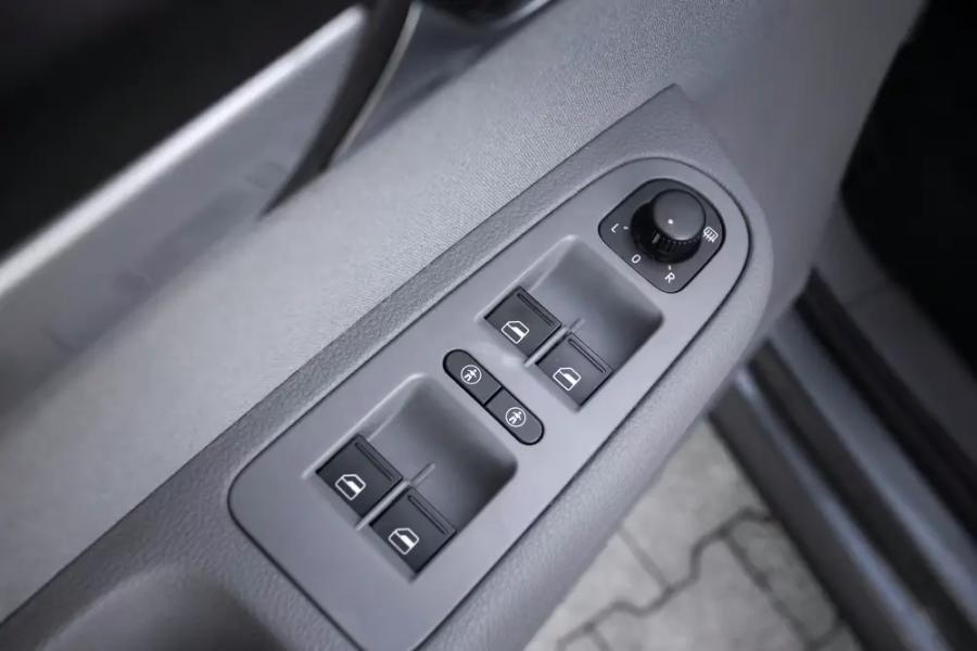 Pelēks Volkswagen Sharan 2011 Jelgava, ar dzinēja tilpumu 2.00 L un nobraukumu 288 tūkst. km par 7990 €, foto 18 vietnē AUTOMOTO.COM.LV