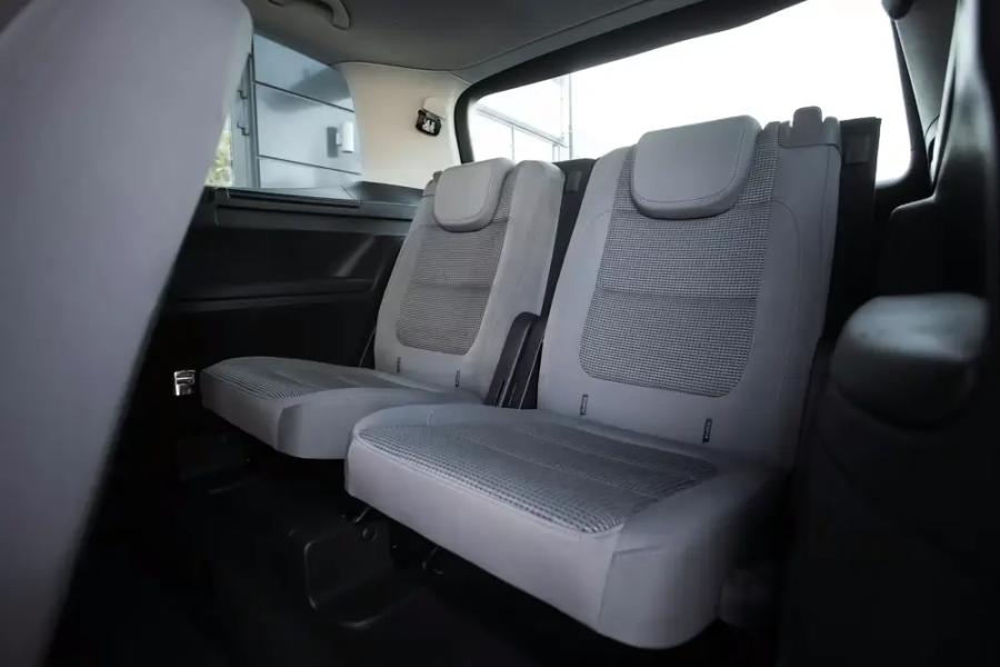 Pelēks Volkswagen Sharan 2011 Jelgava, ar dzinēja tilpumu 2.00 L un nobraukumu 288 tūkst. km par 7990 €, foto 20 vietnē AUTOMOTO.COM.LV