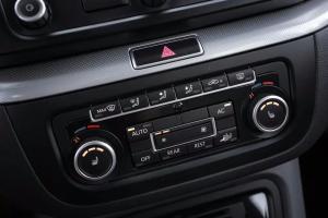 Pelēks Volkswagen Sharan 2011 Jelgava, ar dzinēja tilpumu 2.00 L un nobraukumu 288 tūkst. km par 7990 €, foto 26 vietnē AUTOMOTO.COM.LV