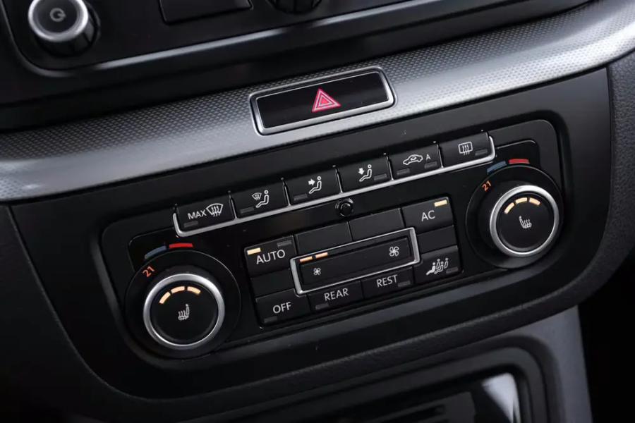 Pelēks Volkswagen Sharan 2011 Jelgava, ar dzinēja tilpumu 2.00 L un nobraukumu 288 tūkst. km par 7990 €, foto 26 vietnē AUTOMOTO.COM.LV