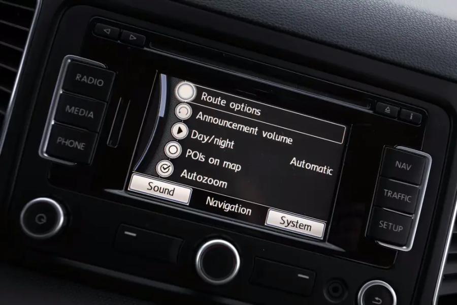 Pelēks Volkswagen Sharan 2011 Jelgava, ar dzinēja tilpumu 2.00 L un nobraukumu 288 tūkst. km par 7990 €, foto 28 vietnē AUTOMOTO.COM.LV