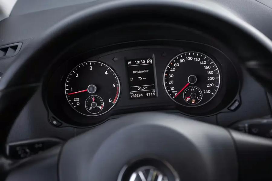Pelēks Volkswagen Sharan 2011 Jelgava, ar dzinēja tilpumu 2.00 L un nobraukumu 288 tūkst. km par 7990 €, foto 30 vietnē AUTOMOTO.COM.LV