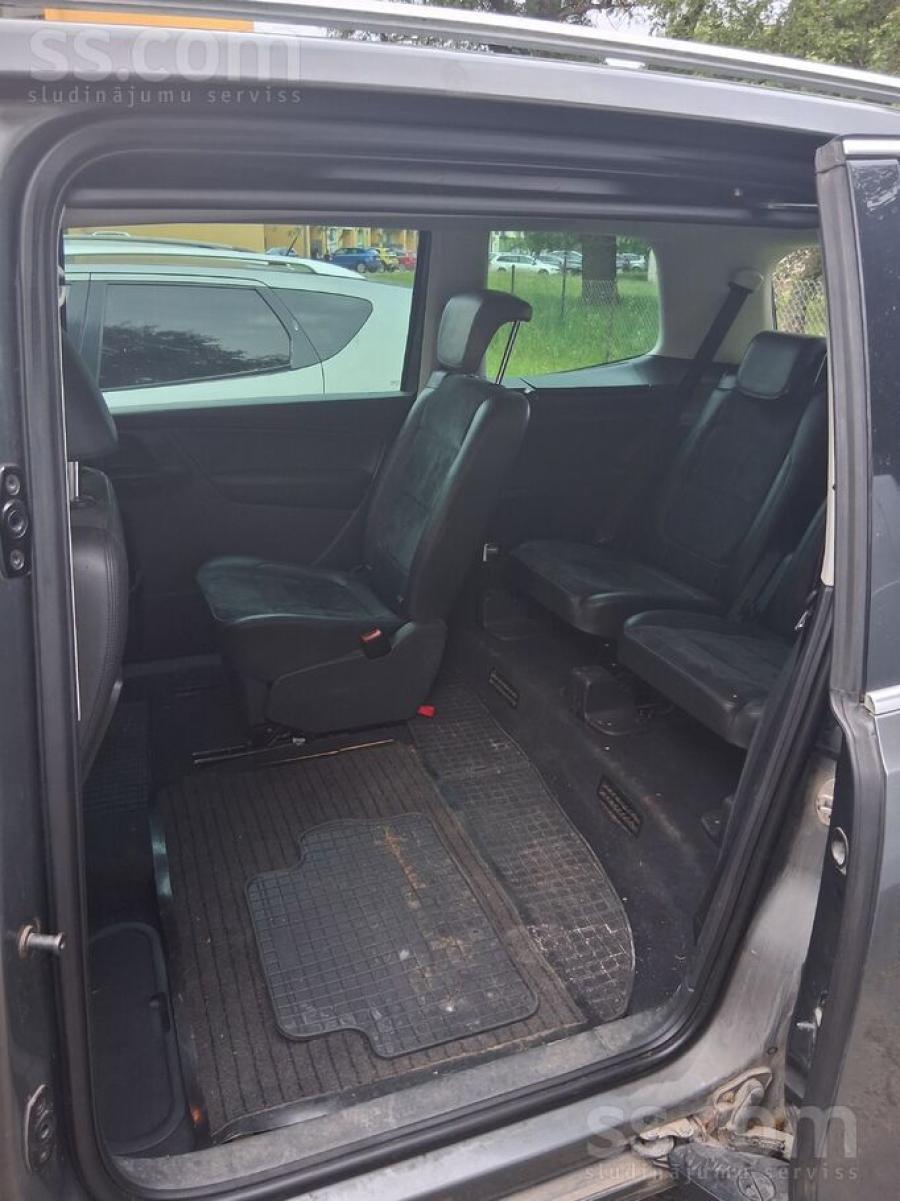 Pelēks Volkswagen Sharan 2011 Valmiera, ar dzinēja tilpumu 2.00 L un nobraukumu 515 tūkst. km par 2500 €, foto 12 vietnē AUTOMOTO.COM.LV