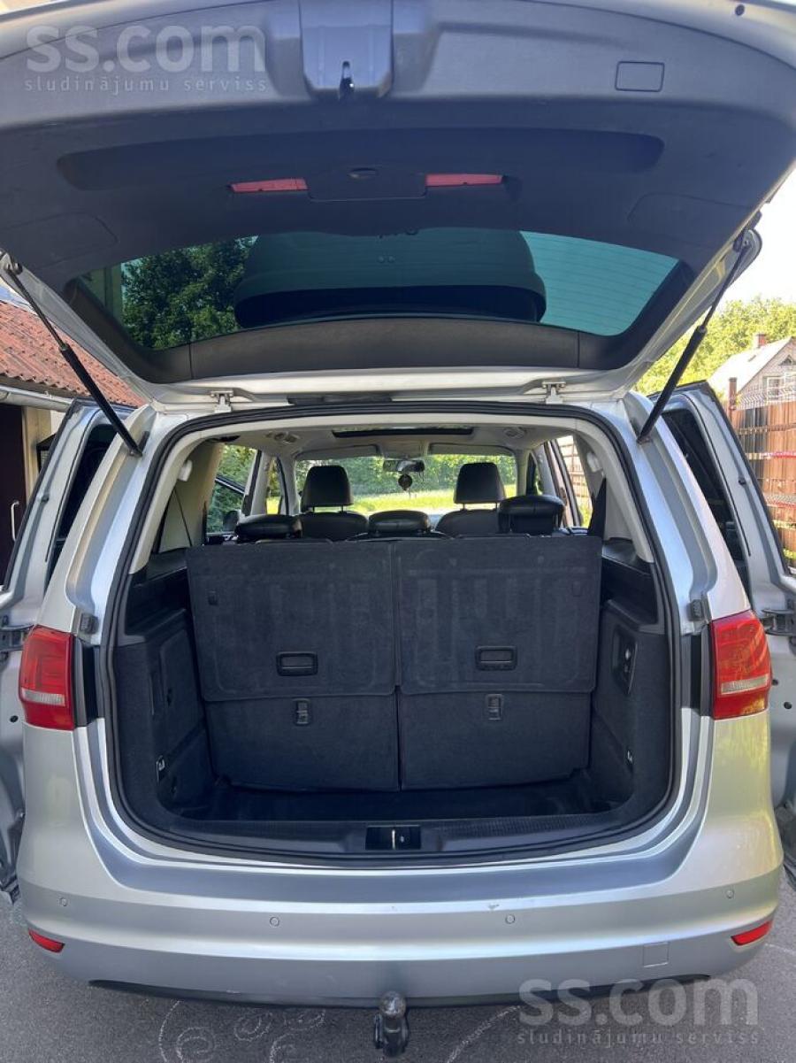 Pelēks Volkswagen Sharan 2011 Tukums, ar dzinēja tilpumu 2.00 L un nobraukumu 380 tūkst. km par 6800 €, foto 14 vietnē AUTOMOTO.COM.LV