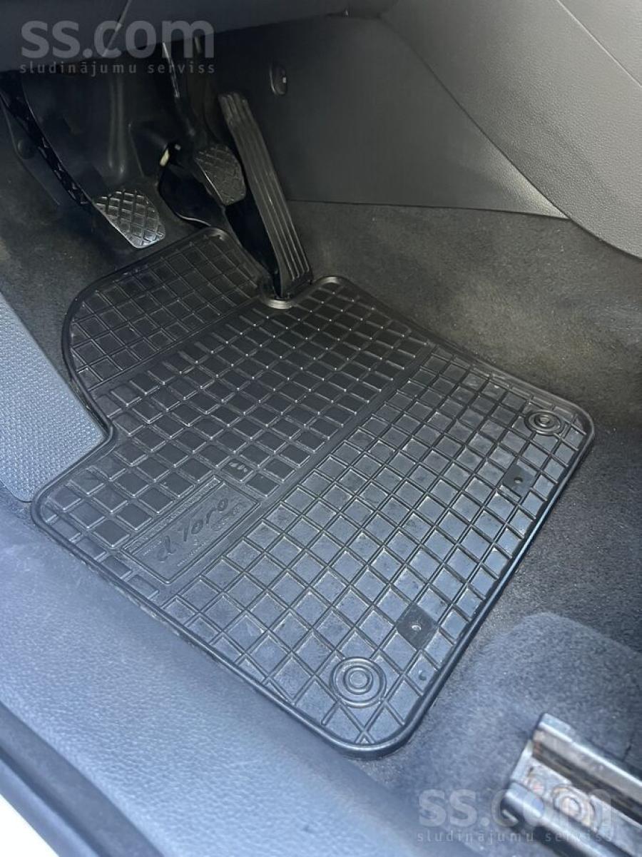 Pelēks Volkswagen Sharan 2011 Tukums, ar dzinēja tilpumu 2.00 L un nobraukumu 380 tūkst. km par 6800 €, foto 15 vietnē AUTOMOTO.COM.LV