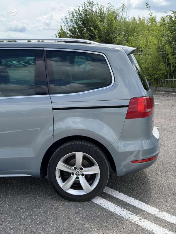 Grey Volkswagen Sharan 2011 in Kedainiai, with an engine capacity of 1.39 L and mileage of 290 thousand km for 6700 €, photo 6 on AUTOMOTO.COM.LV