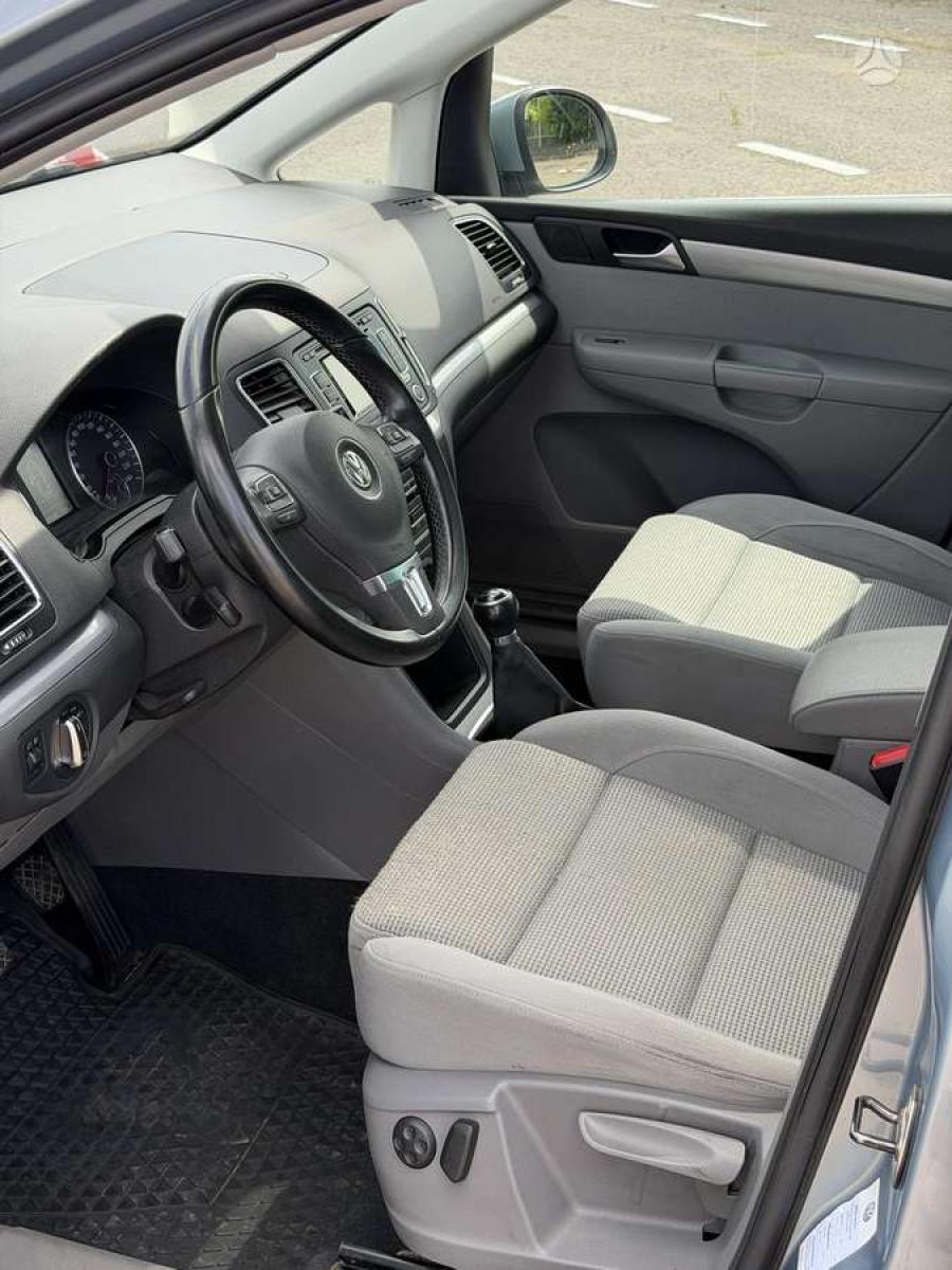 Pelēks Volkswagen Sharan 2011 Kėdainiai, ar dzinēja tilpumu 1.39 L un nobraukumu 290 tūkst. km par 6700 €, foto 16 vietnē AUTOMOTO.COM.LV