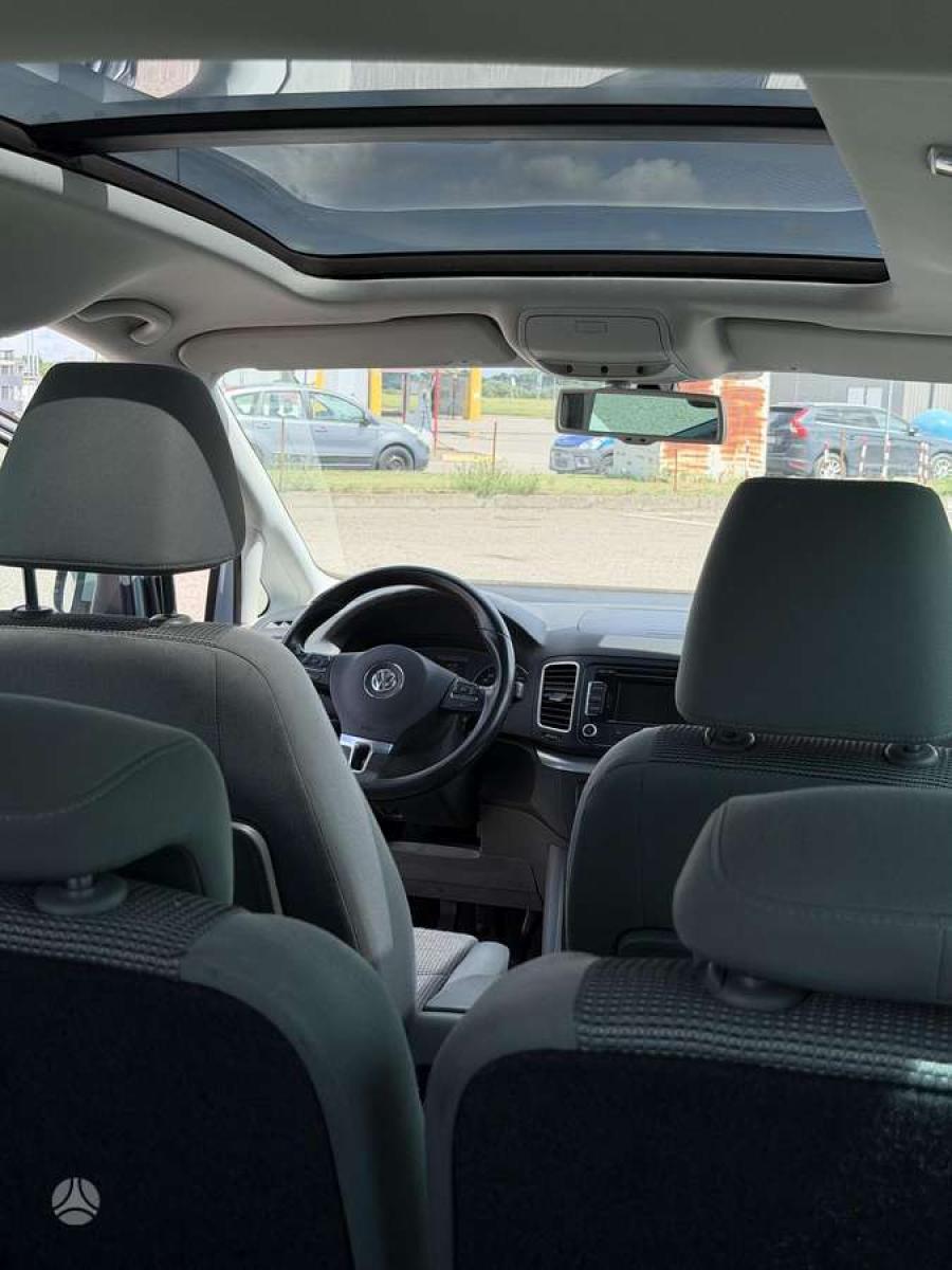 Pelēks Volkswagen Sharan 2011 Kėdainiai, ar dzinēja tilpumu 1.39 L un nobraukumu 290 tūkst. km par 6700 €, foto 24 vietnē AUTOMOTO.COM.LV