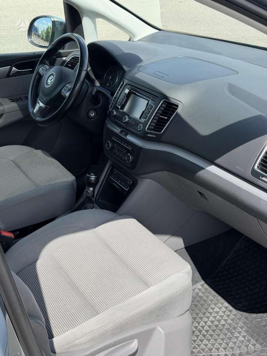 Pelēks Volkswagen Sharan 2011 Kėdainiai, ar dzinēja tilpumu 1.39 L un nobraukumu 290 tūkst. km par 6700 €, foto 30 vietnē AUTOMOTO.COM.LV