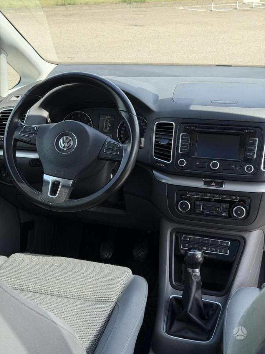 Pelēks Volkswagen Sharan 2011 Kėdainiai, ar dzinēja tilpumu 1.39 L un nobraukumu 290 tūkst. km par 6700 €, foto 31 vietnē AUTOMOTO.COM.LV