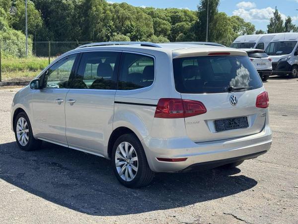 Grey Volkswagen Sharan 2011 in Taurage, with an engine capacity of 1.97 L and mileage of 280 thousand km for 7300 €, photo 3 on AUTOMOTO.COM.LV
