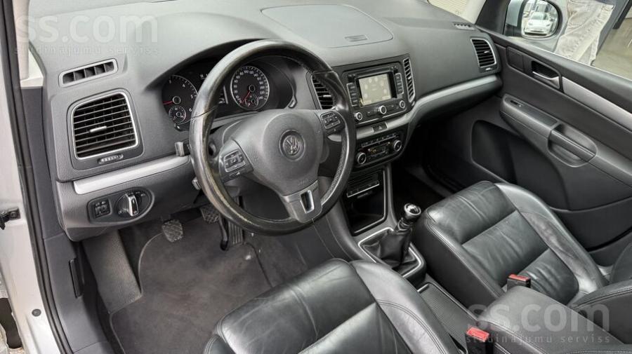 Pelēks Volkswagen Sharan 2011 Rīga, ar dzinēja tilpumu 2.00 L un nobraukumu 327 tūkst. km par 3700 €, foto 12 vietnē AUTOMOTO.COM.LV
