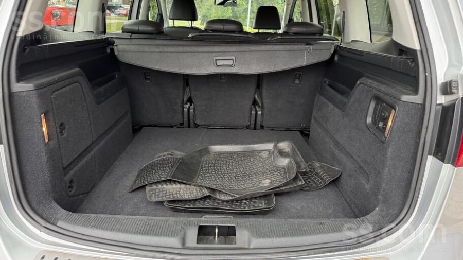 Pelēks Volkswagen Sharan 2011 Rīga, ar dzinēja tilpumu 2.00 L un nobraukumu 327 tūkst. km par 3700 €, foto 14 vietnē AUTOMOTO.COM.LV